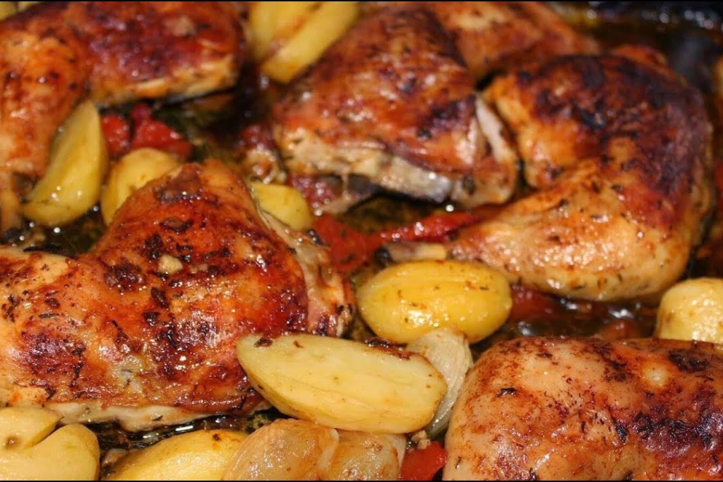 Coxa e sobrecoxa de frango assada na maionese prática e deliciosa